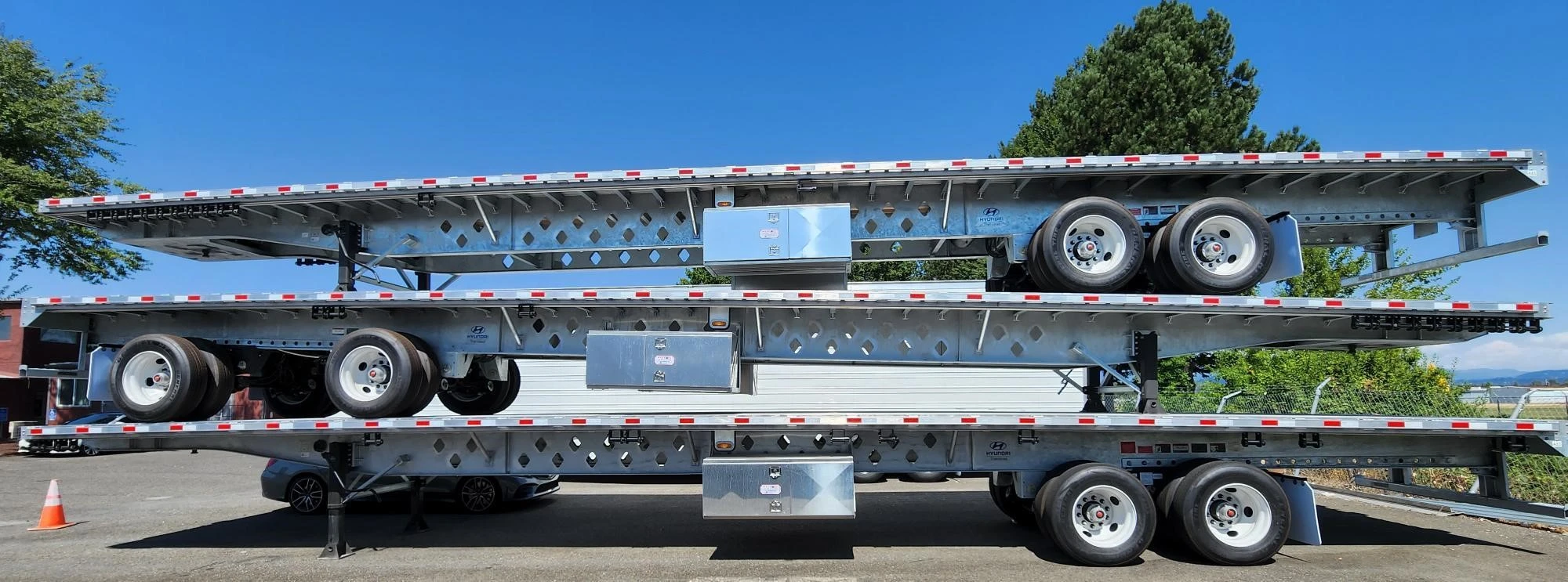 From Construction to Mining: Why Flatbed Trailers Dominate Heavy ...